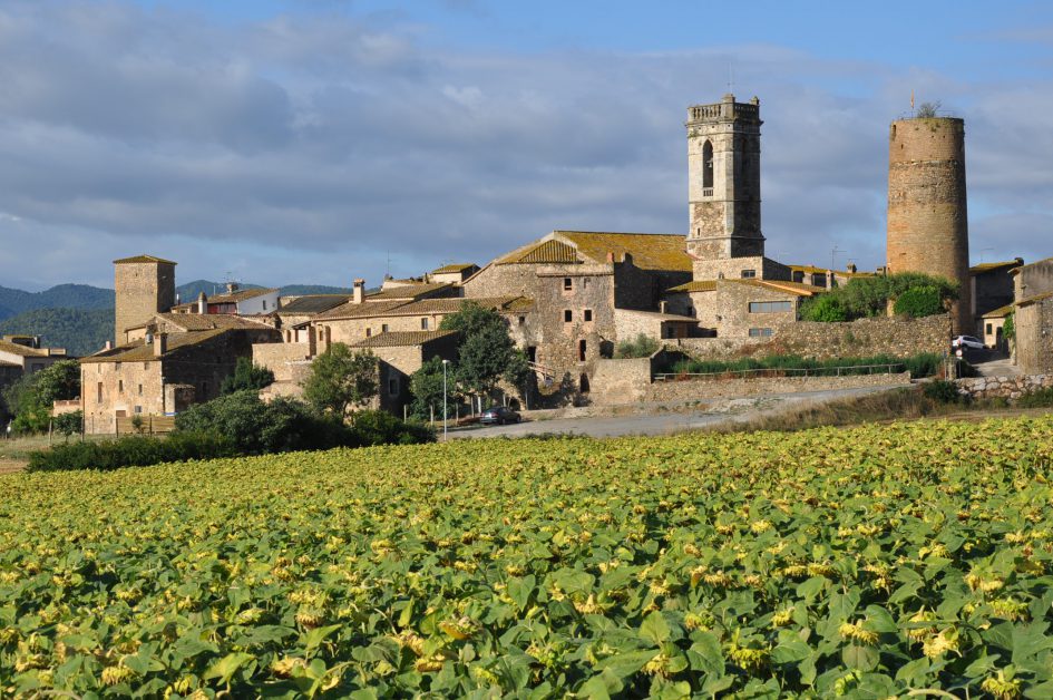 Discovery tour of the medieval villages of the Empordà (Costa Brava ...